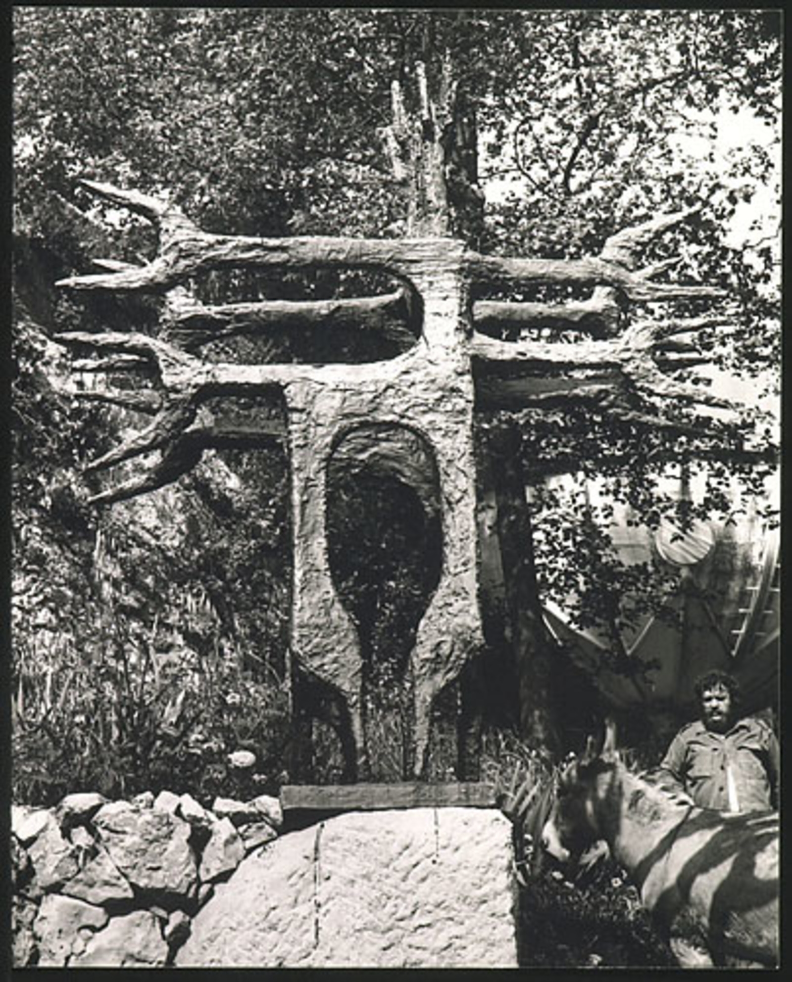 Robert Roussil et une sculpture aux moulins de Tourrettes-sur-Loup ...