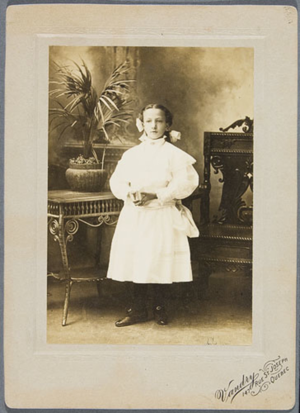 Portrait de communiante - Vandry, Edmond | Collections | MNBAQ