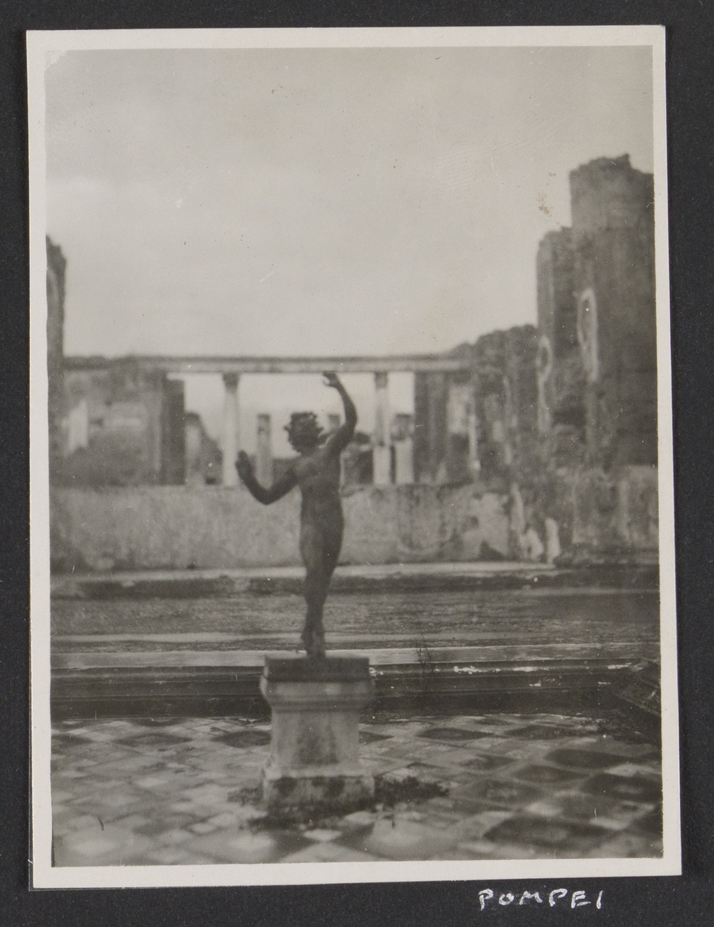 Le Faune dansant de la Maison du Faune, Pompéi, Italie - Préfontaine ...