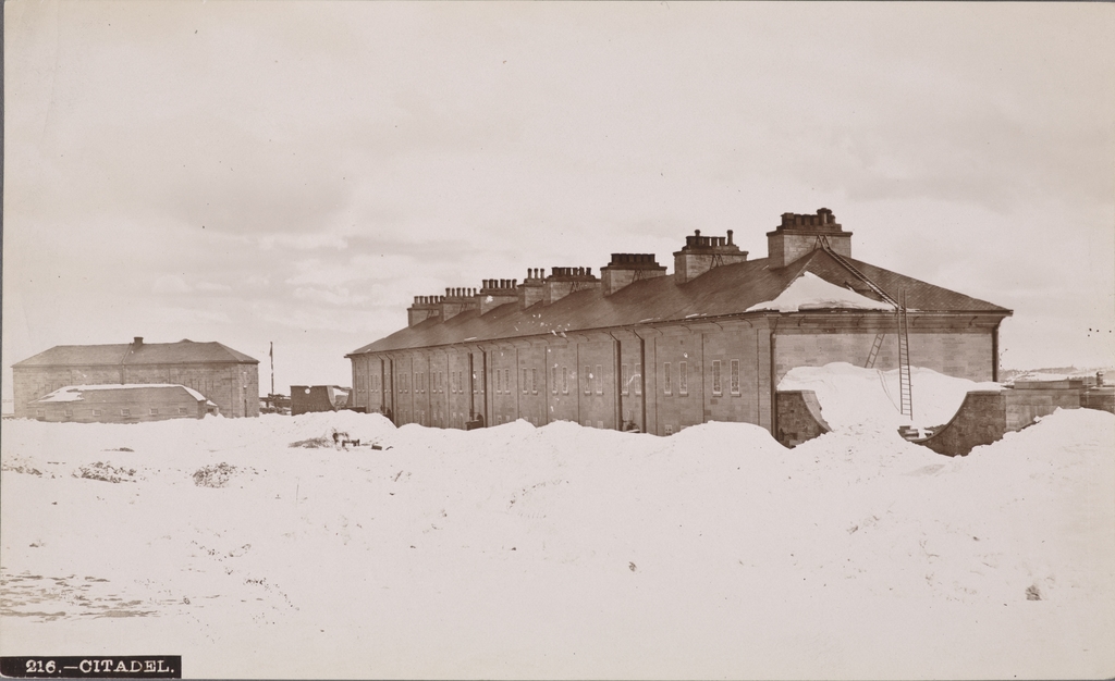 La Caserne des officiers, la résidence du gouverneur général et la ...